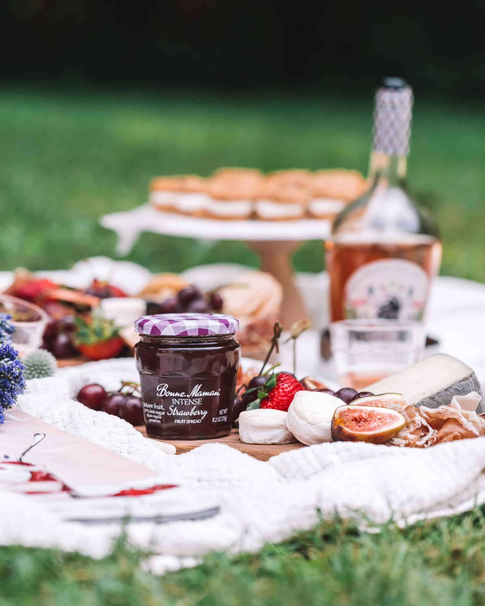 How to Host a Perfect Summer Picnic in 6 Easy Steps - Well Seasoned Studio