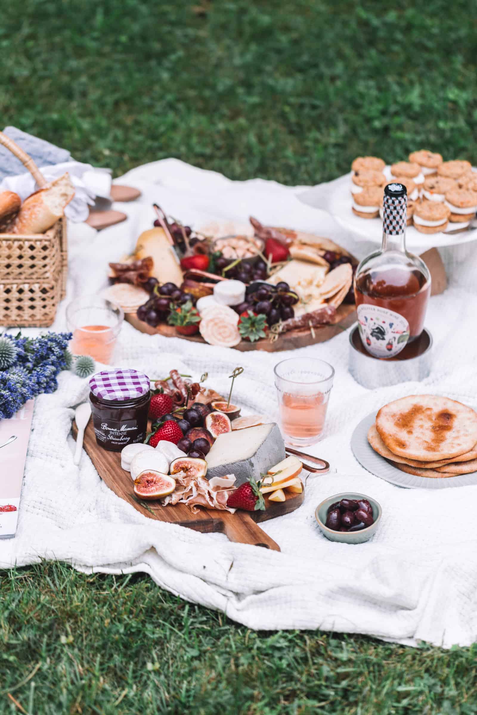 How to Host a Perfect Summer Picnic in 6 Easy Steps - Well Seasoned Studio