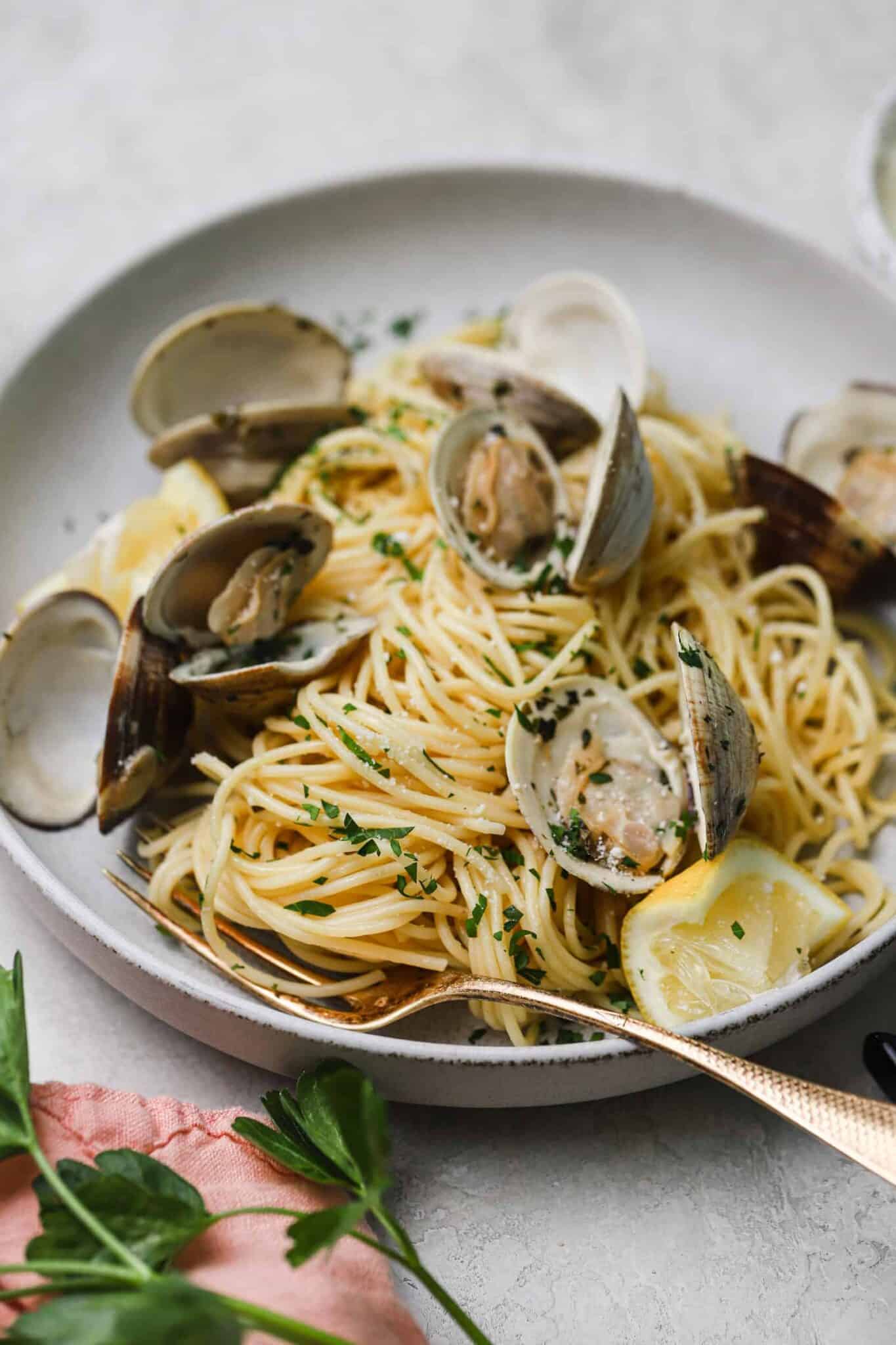 Spaghetti alle Vongole (Spaghetti with Clams) + Video - Well Seasoned