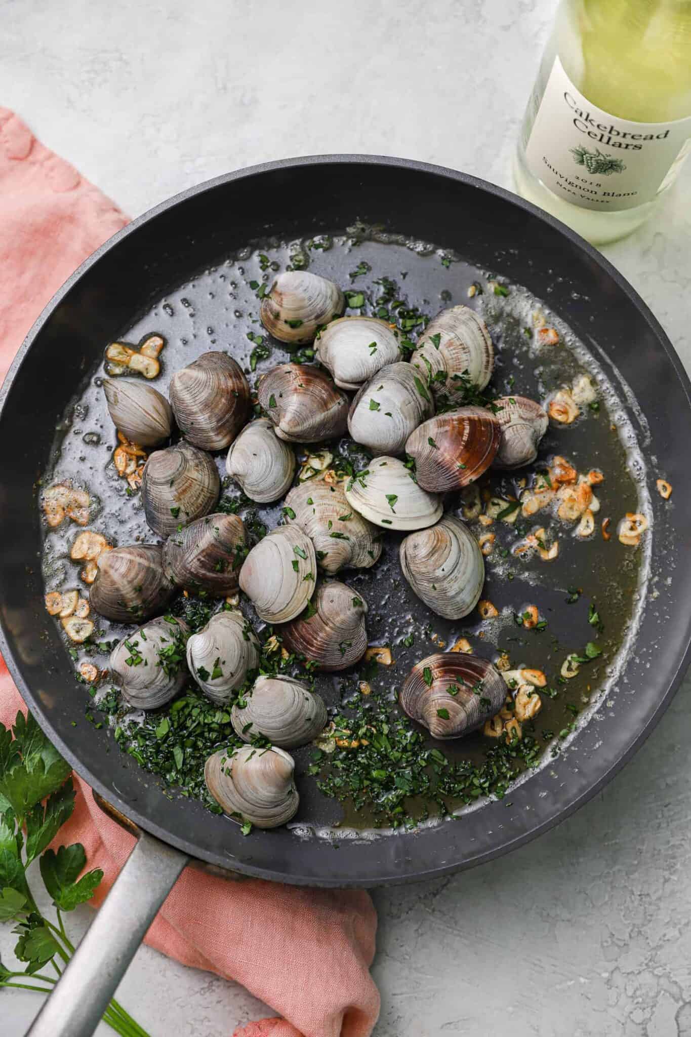 Spaghetti alle Vongole (Pasta with Clam Sauce) (VIDEO) - Well Seasoned ...