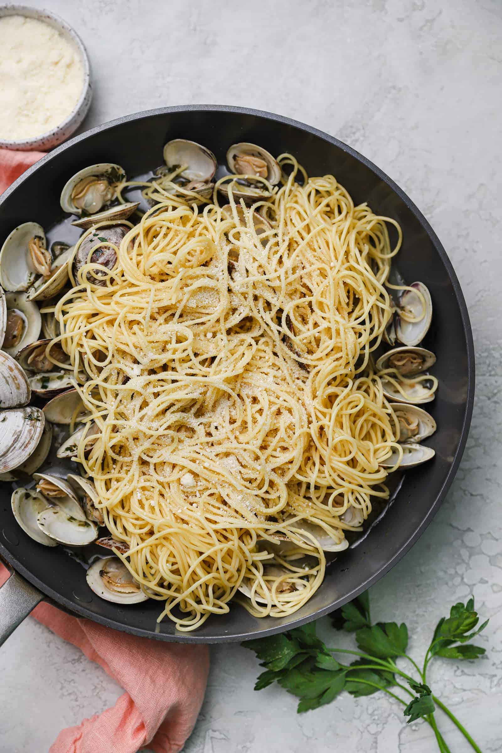 Spaghetti alle Vongole (Pasta with Clam Sauce) (VIDEO) - Well Seasoned ...