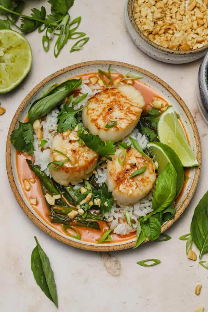 Easy Thai Curry with Scallops and String Beans - Well Seasoned Studio