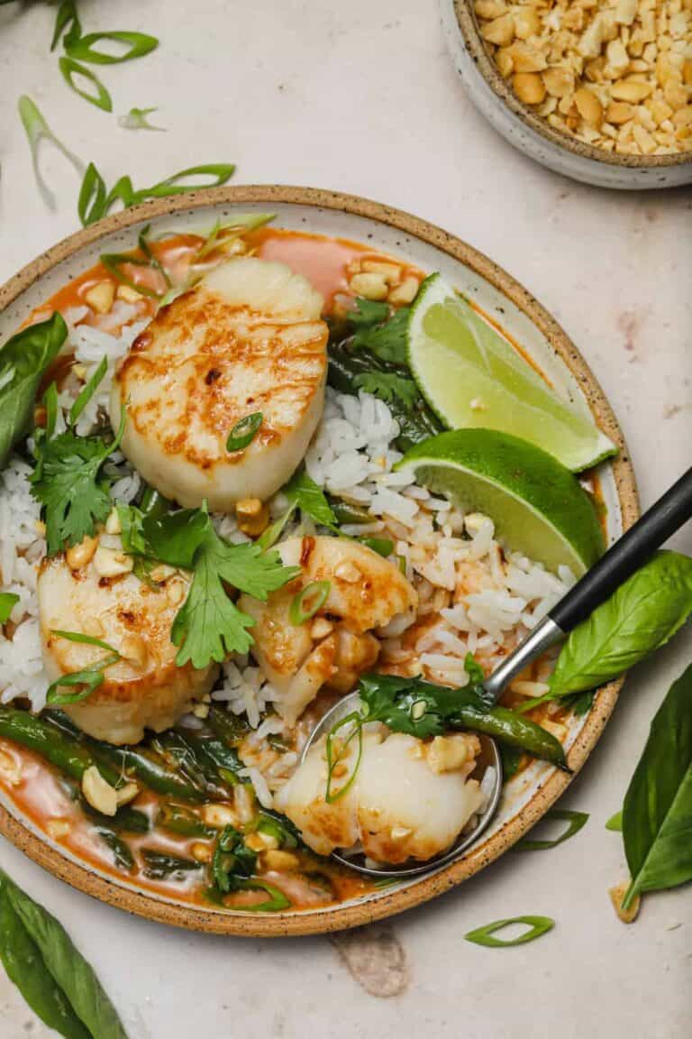 Simple Thai Curry with Scallops and String Beans - Well Seasoned Studio
