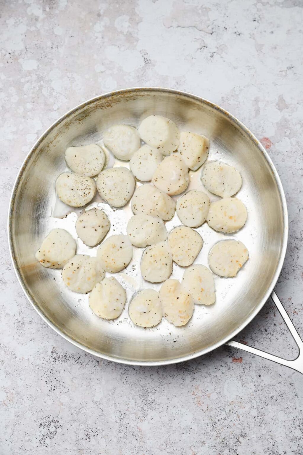 Easy Broiled Scallops With Garlic Butter Sauce - Well Seasoned Studio