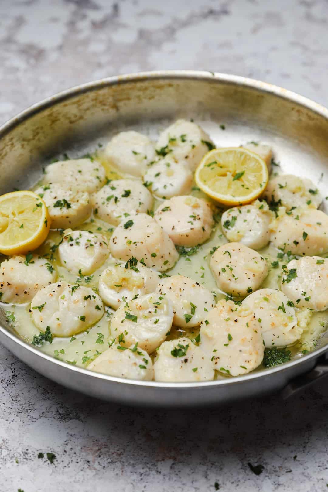 Easy Broiled Scallops With Garlic Butter Sauce - Well Seasoned Studio