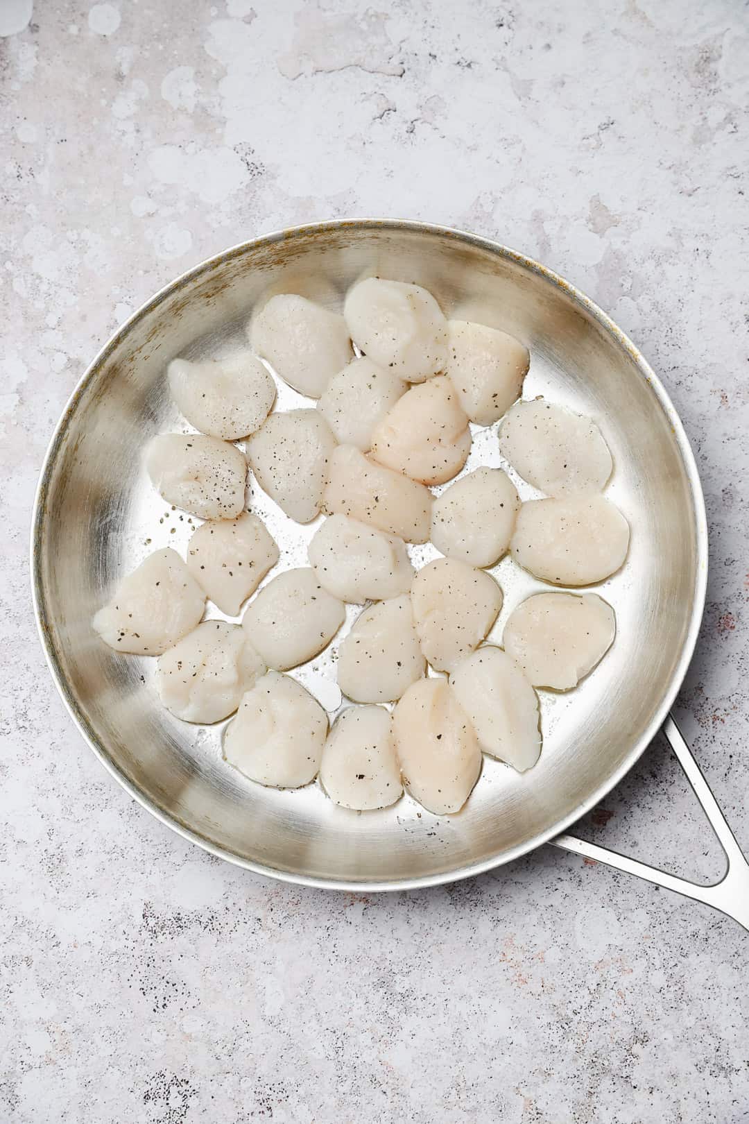Easy Broiled Scallops With Garlic Butter Sauce - Well Seasoned Studio
