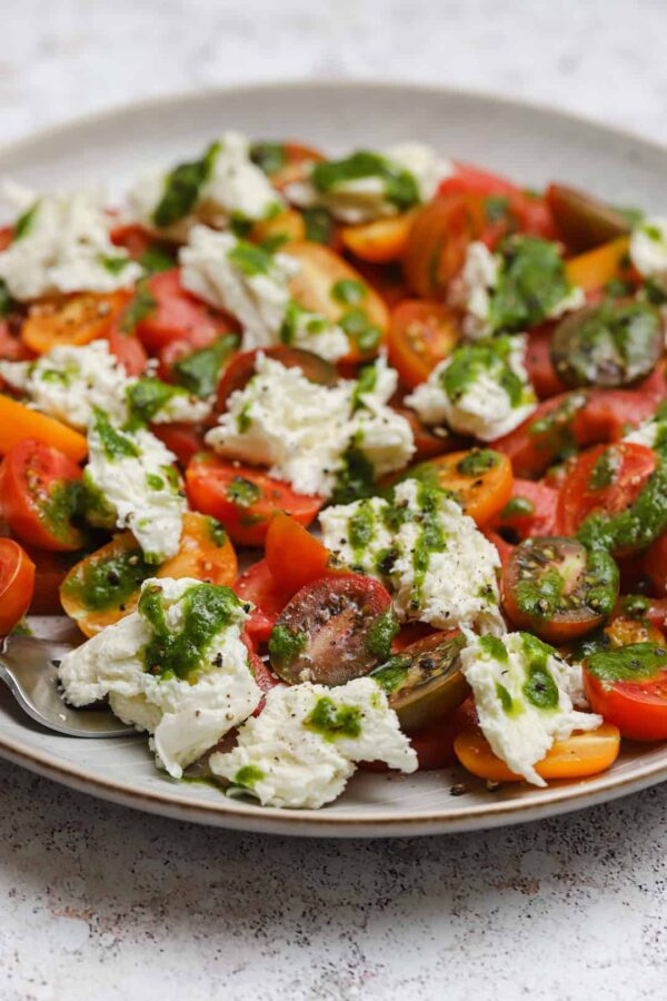 15-Minute Summer Tomato Mozzarella Salad - Well Seasoned Studio