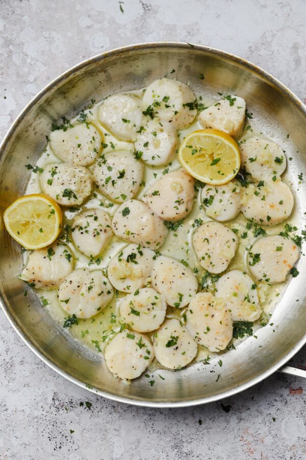 Easy Broiled Scallops With Garlic Butter Sauce - Well Seasoned Studio