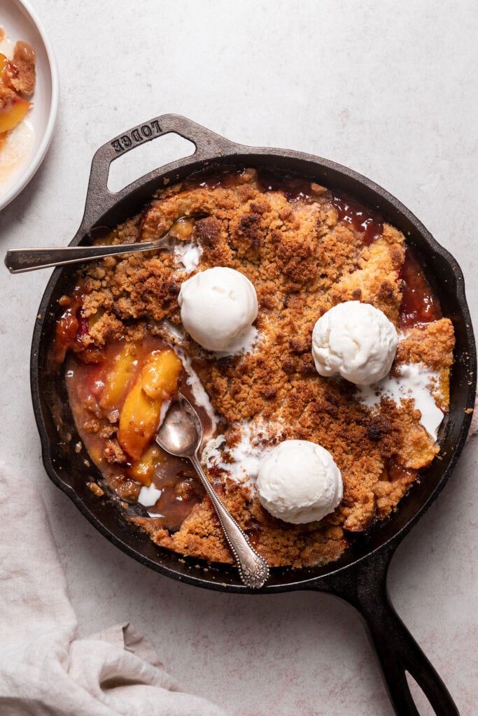 Warm Peach Crumble (with fresh or frozen peaches!) - Well Seasoned Studio