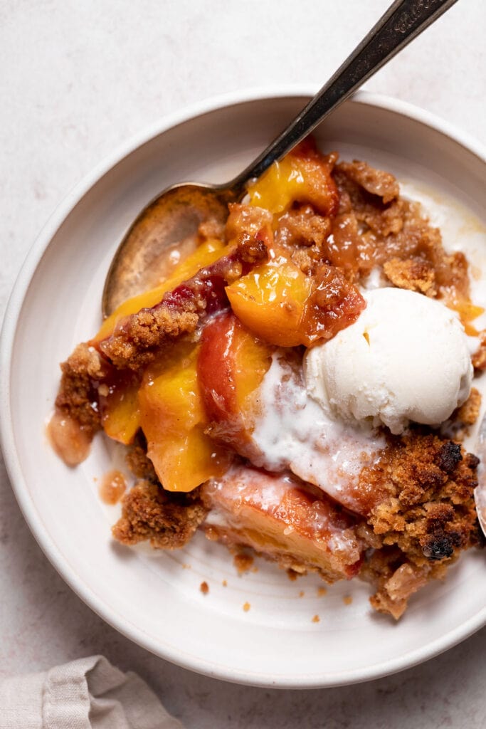 Warm Peach Crumble (with fresh or frozen peaches!) - Well Seasoned Studio