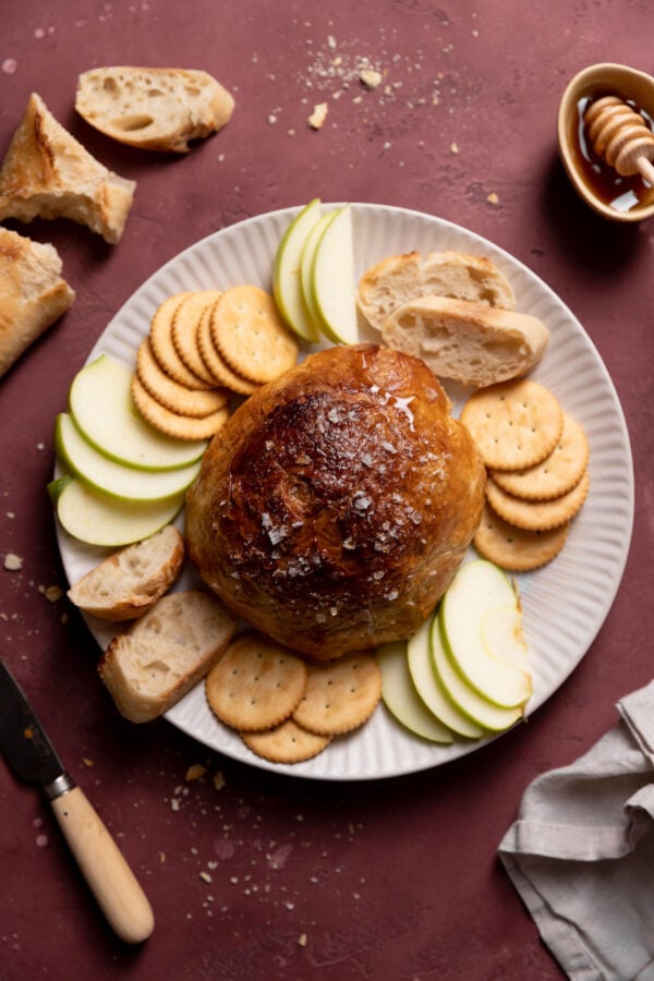 Flaky Brie En Croute (Brie in Puff Pastry) - Well Seasoned Studio