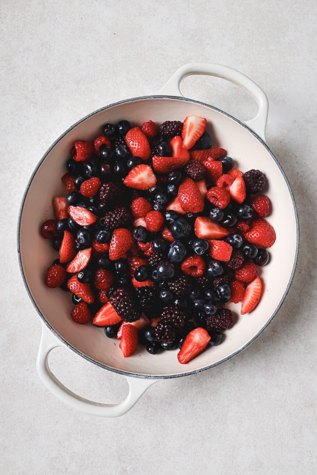Ridiculously Easy Mixed Summer Berry Fruit Crisp - Well Seasoned Studio